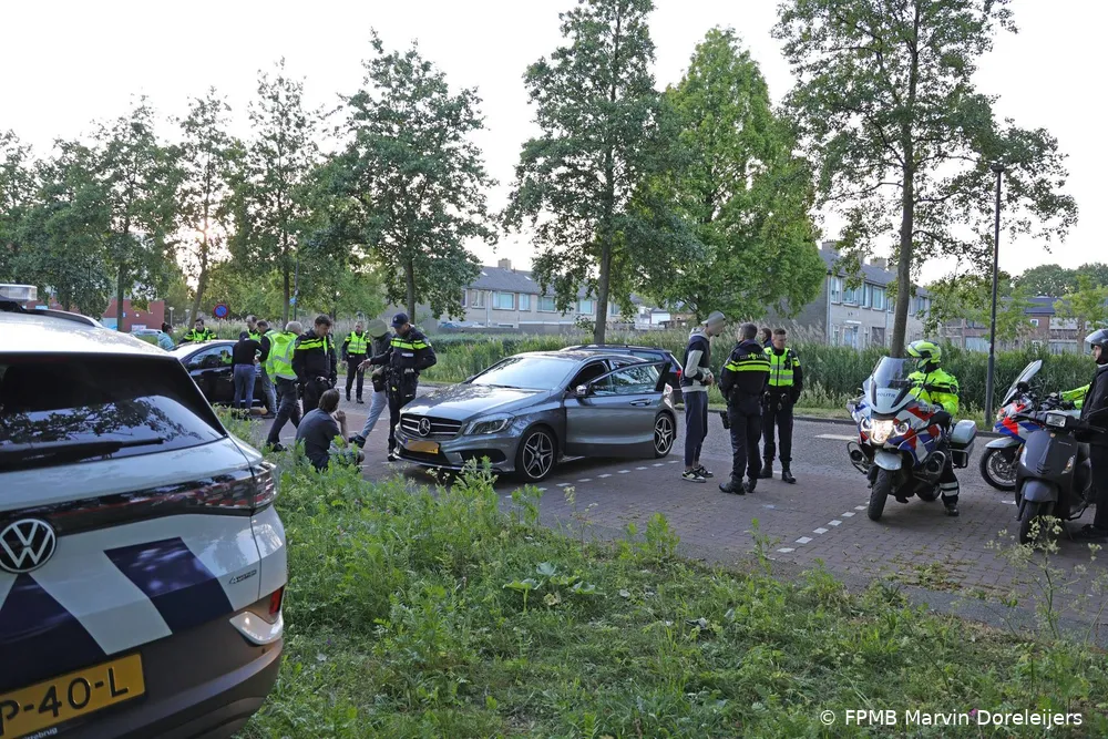 Politie en Belastingdienst houden controle in Waalwijk: voertuigen in beslag genomen